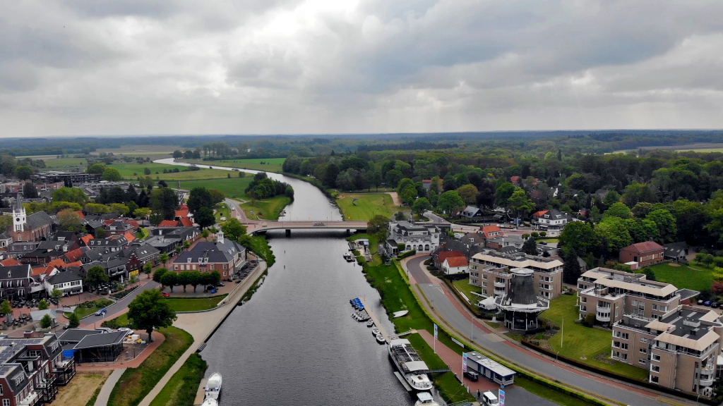 Aanleggen in Ommen aan de Overijsselse Vecht - Varen met de Canicula